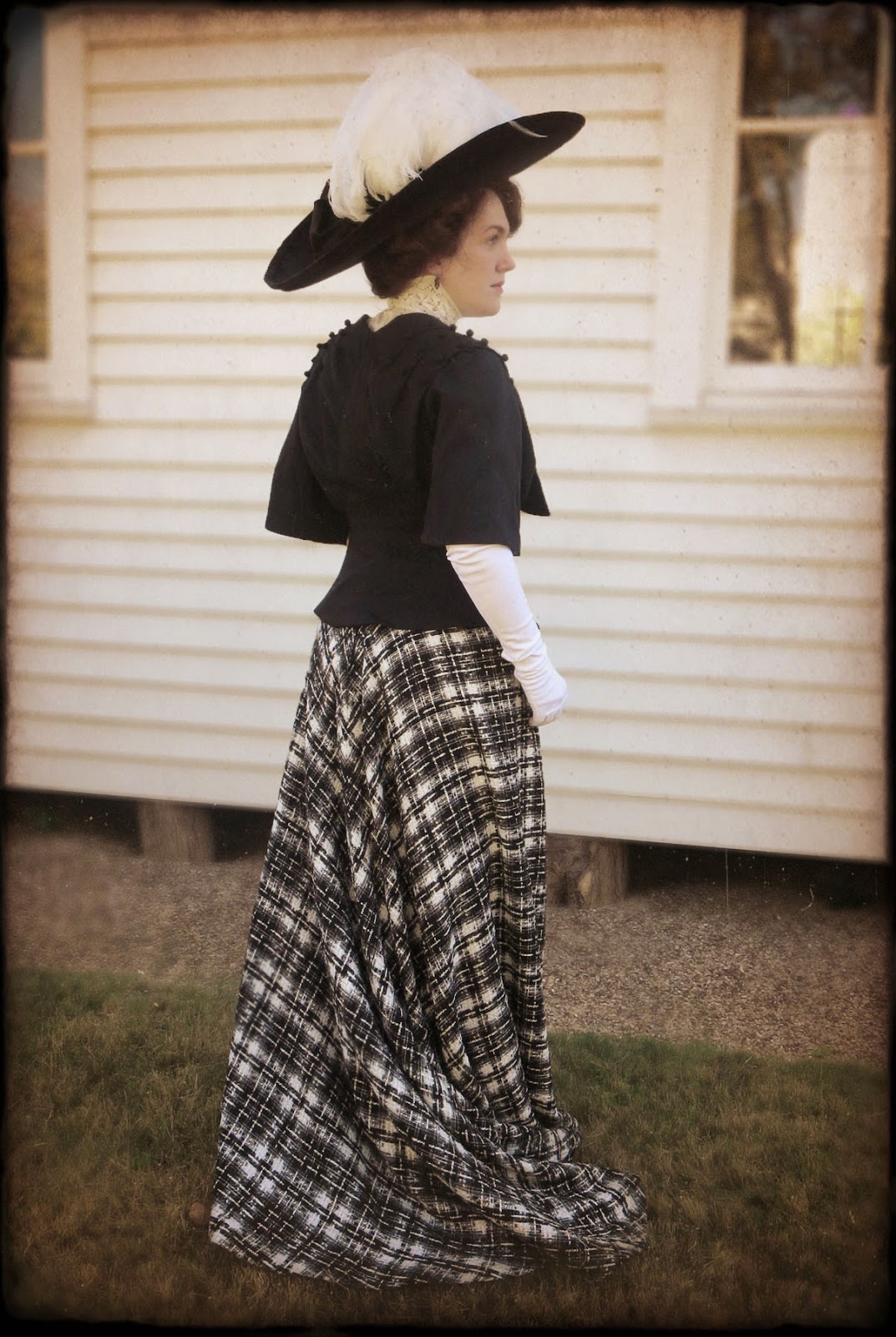 Festive Attyre: Edwardian half-mourning dress pics