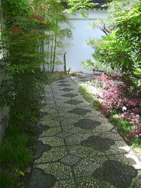 Dalliance Design | A Love Affair With Design: RIVER ROCK MOSAIC PATHS ...