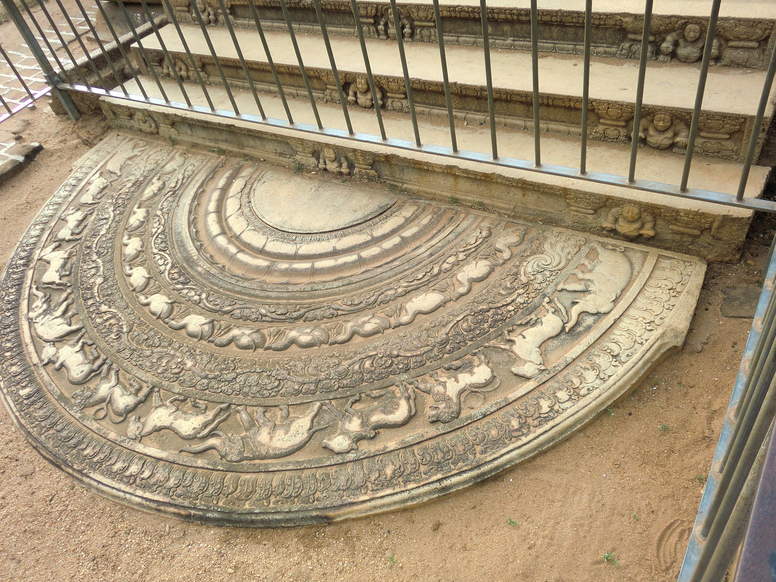 India and Sri Lanka: Moonstone - Sri Lanka