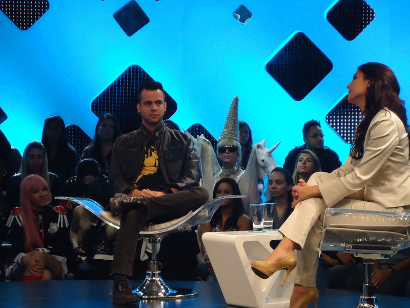 Sempre Com Você.: Mel se maquia e come fruta nos bastidores do programa ...