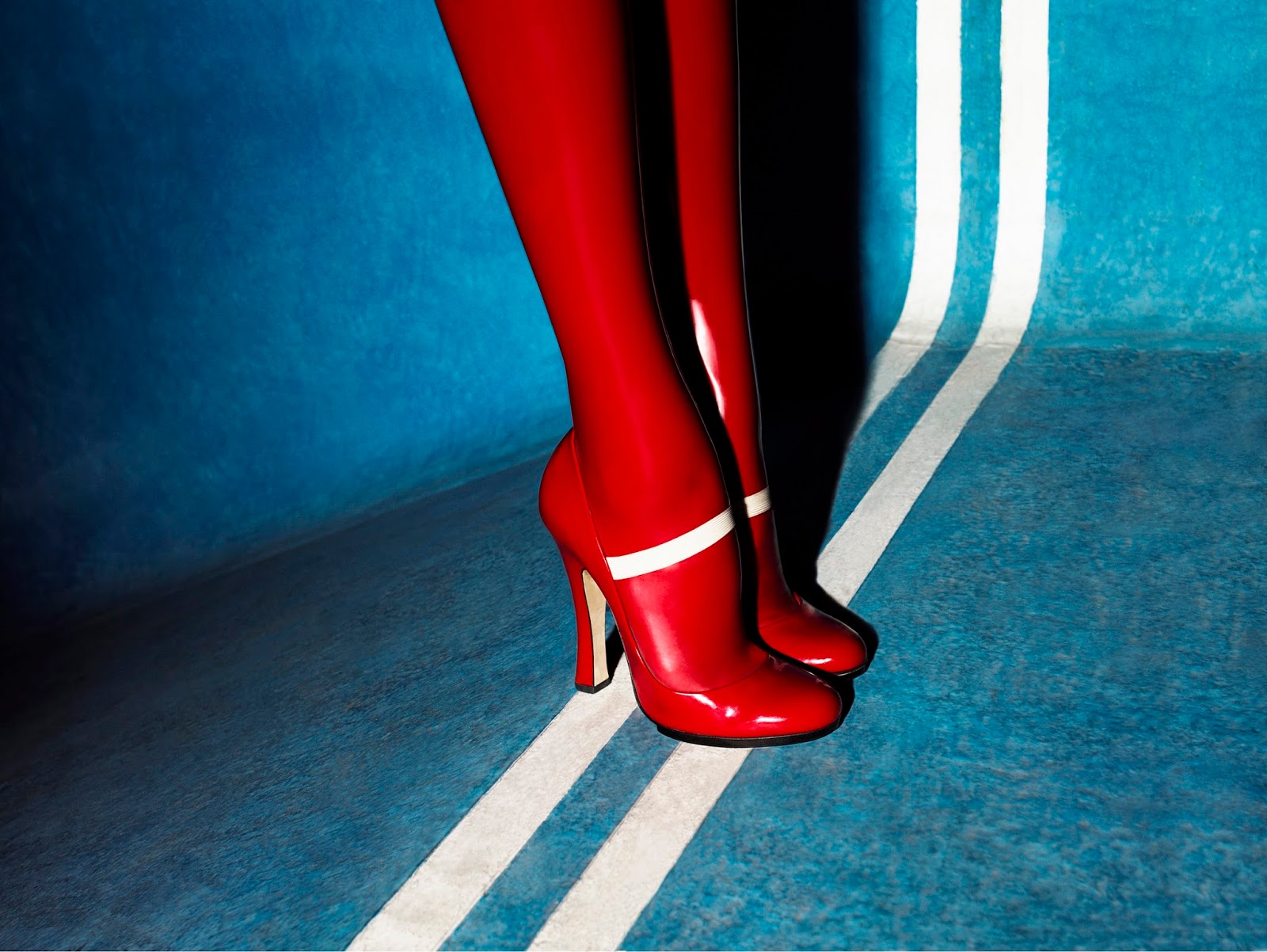 Lyssa humana: Photographer: Mert and Marcus