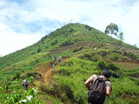 Inspirasi Geografi: Uniknya Gunung Sadahurip