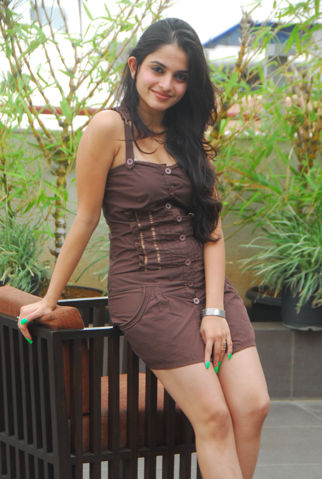 High Quality Bollywood Celebrity Pictures Beautiful Sheena Shahabadi