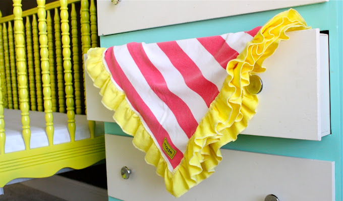 Ruffle Blanket - MADE EVERYDAY