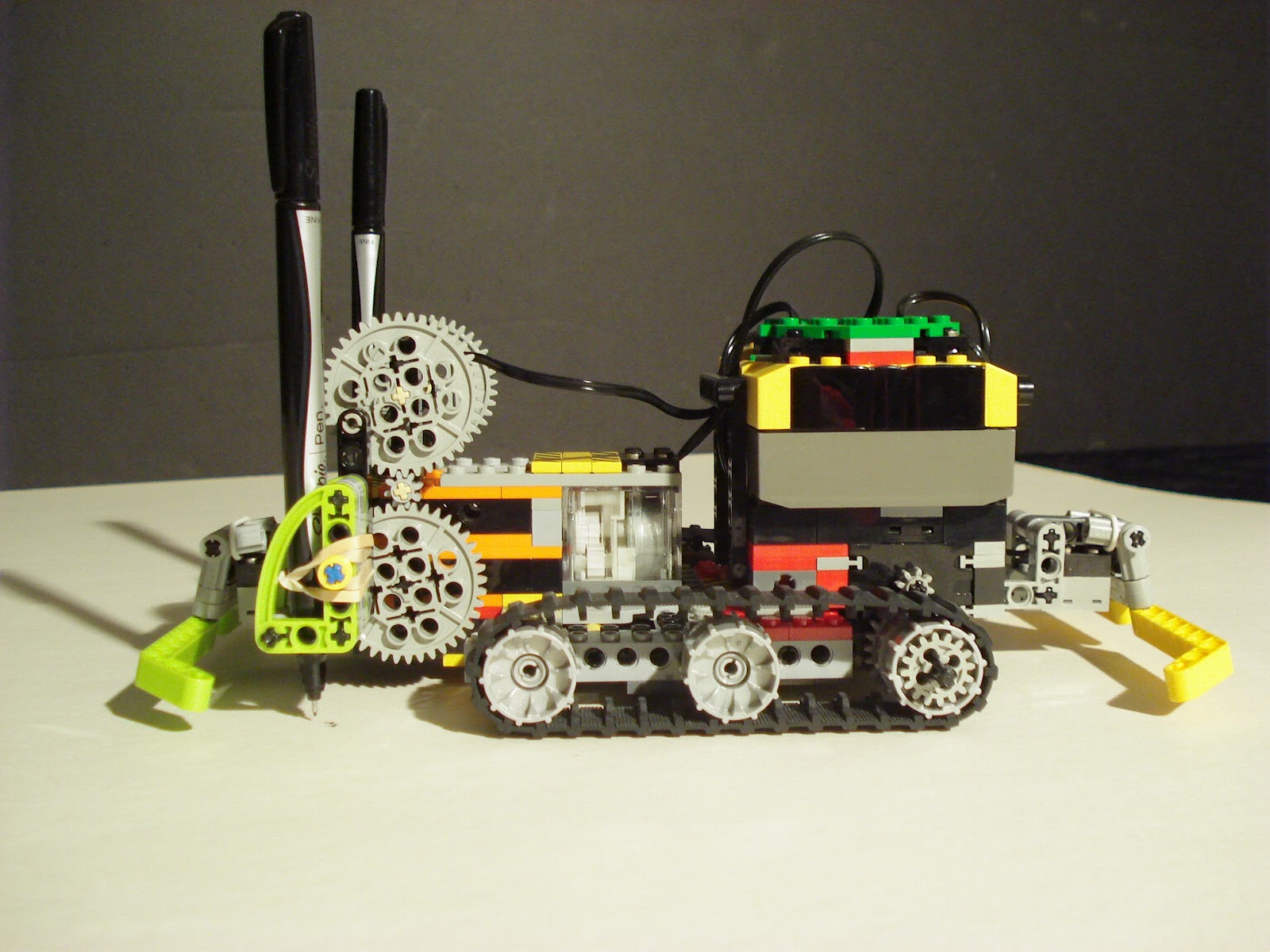 Architecture Machines: LEGO RCX DOT MACHINE