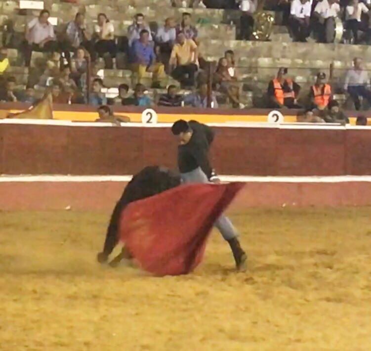 Perú Taurino: "CHIBOLO DE LIMA" CORTA DOS OREJAS EN PEDRO MUÑOZ (ESPAÑA)