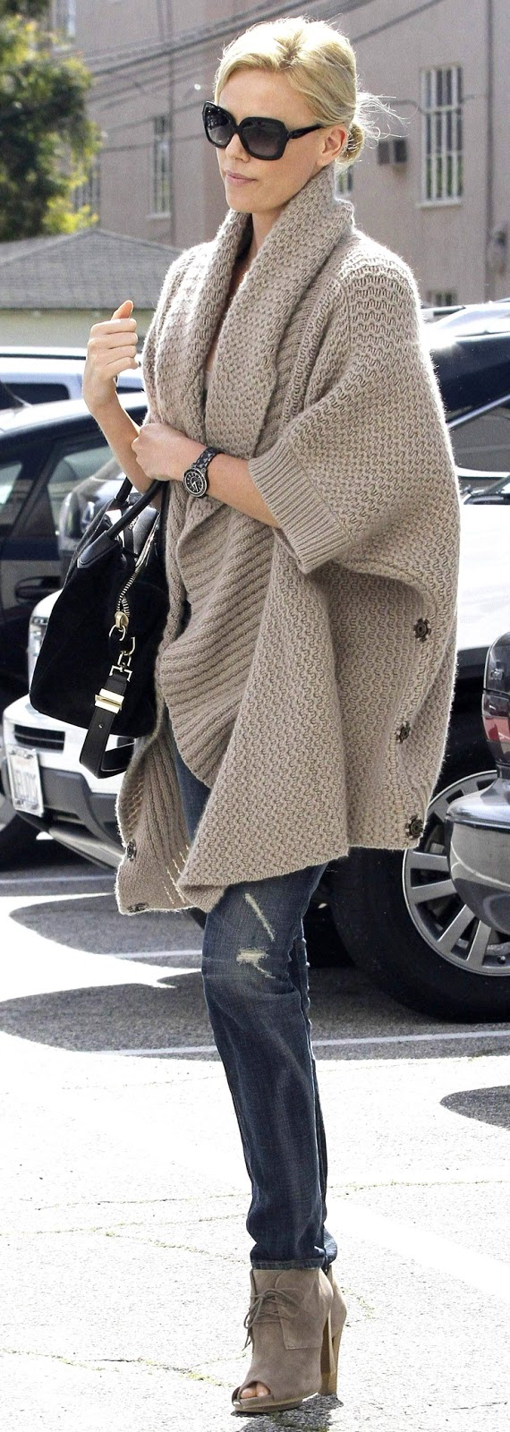 Celebrity style | Oversize cardigan, denim and heels | Luvtolook ...