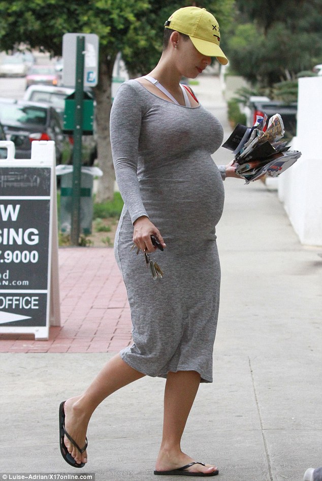 News Relationship Health And Fashion Heavily Pregnant Amber Rose Displays Her Huge Belly In A