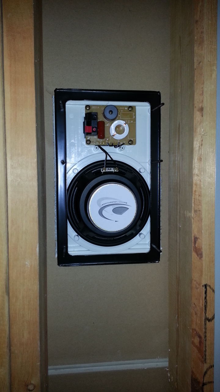 Ipad Wall Mount: DIY iPod wall mount speaker system