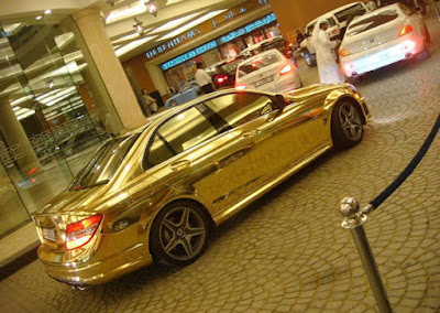 ai que chic: A moda dos carros de ouro e brilhantes