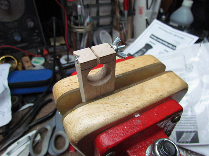 DIY Fret Tang Nipper Jig/Tool Crawls Backward (When Alarmed)