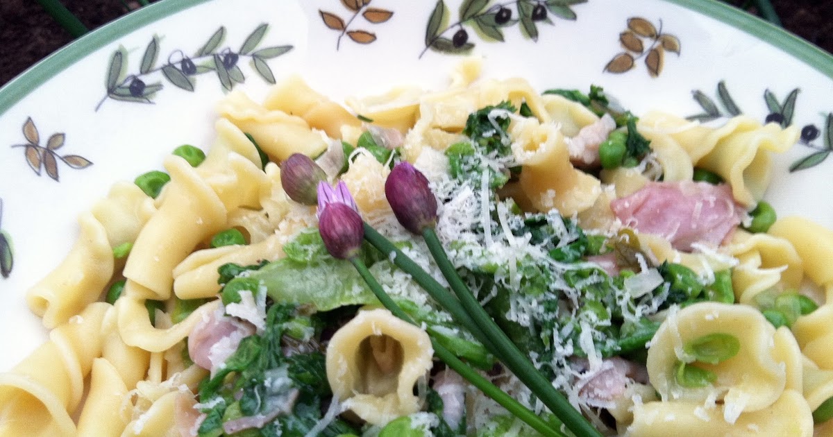 A Couple in the Kitchen: Spring Pasta with Prosciutto, Lettuce and Peas