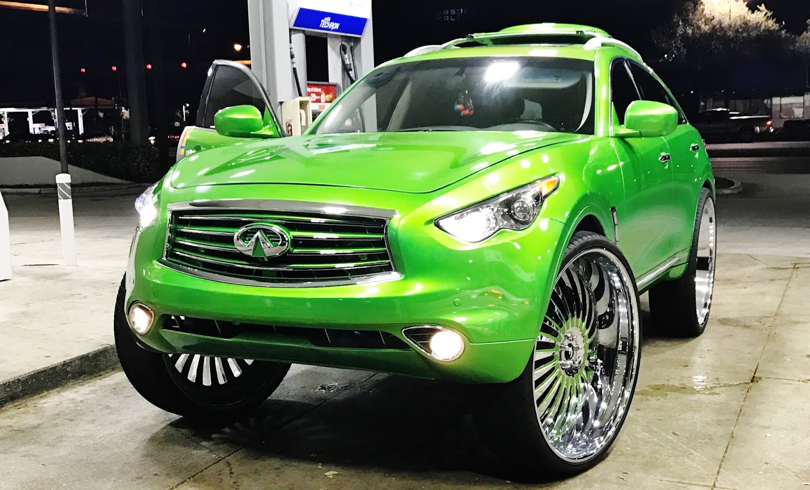 Ace-1: Candy Slime Green Infiniti QX70 on 32"s Forgiatos