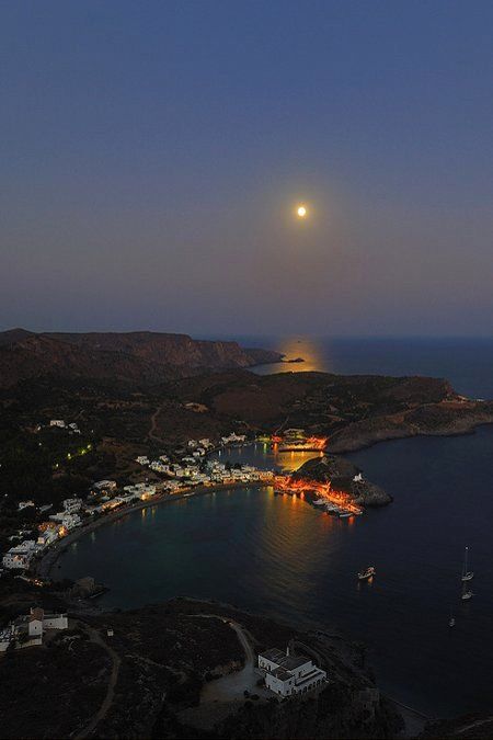 The passion of colors: full moon in Greece!