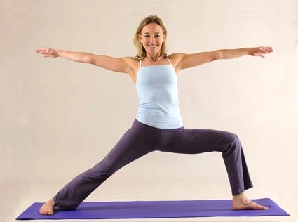 Yo Practico Yoga: Cómo hacer la Postura del Ángulo Lateral Extendido en ...