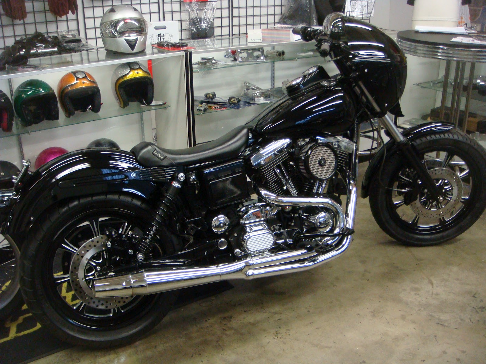 MOTOMO: Harley Davidson Dyna Face Lift Pt.2