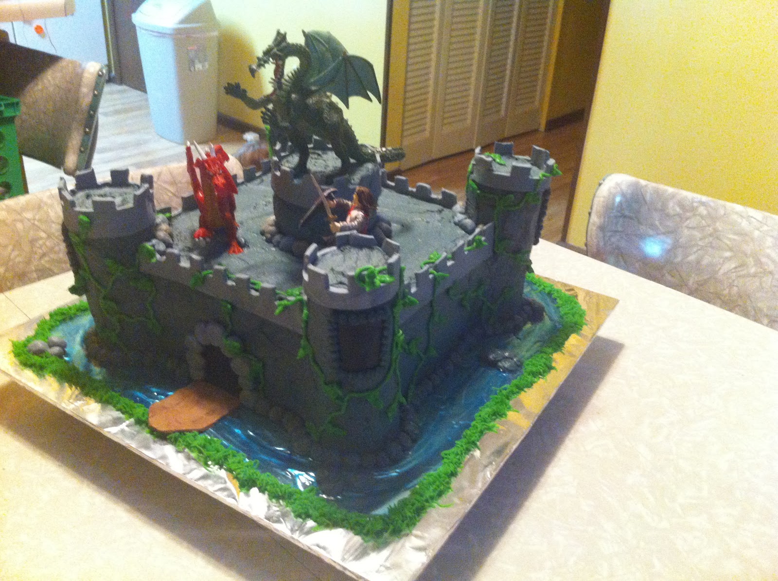 Sarah Jones Cakes!: Castle Cake