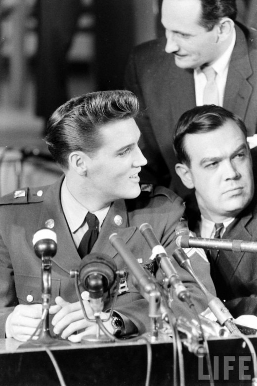 30 Vintage Photographs Documented Sgt. Elvis Presley Returning From the ...
