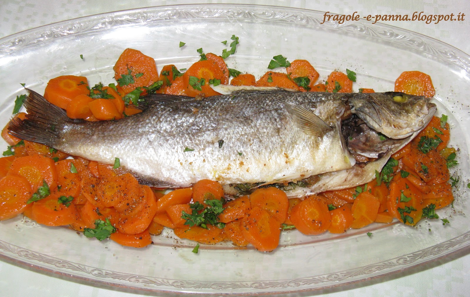 Spigola al forno con letto di carote da Fragole e panna su Akkiapparicette