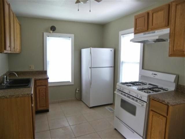 528 Square Feet: House Tour