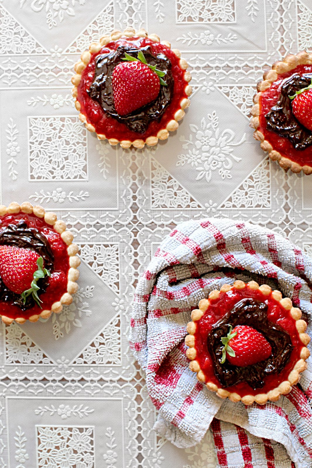 Tarteletes de morango e chocolate