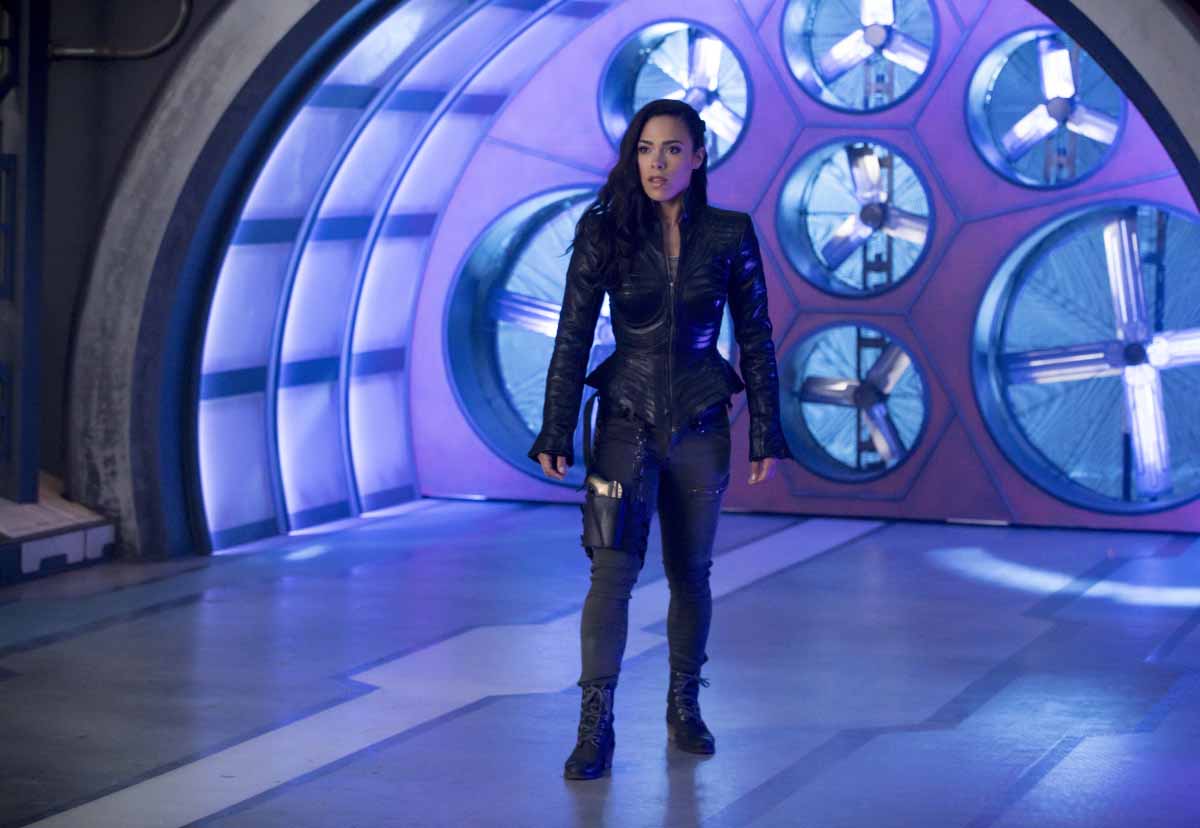 SNEAK PEEK : "The Flash: Mixed Signals"