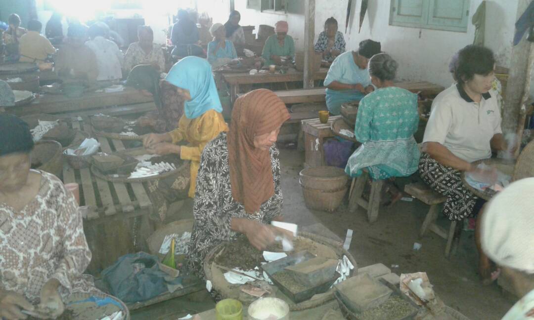 HISTORY AND LEGACY OF KEBUMEN: ROKOK KLEMBAK MENYAN GOMBONG: Potret ...