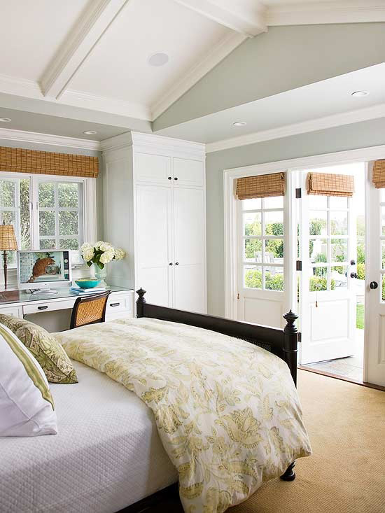 The Peak of Très Chic: Built-Ins in the Bedroom