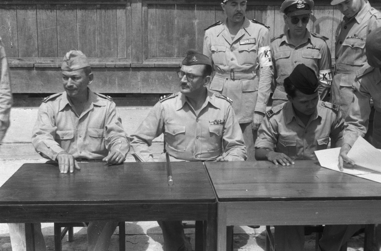 Indonesia Zaman Doeloe: Slamet Riyadi di acara serah terima kota Solo ...