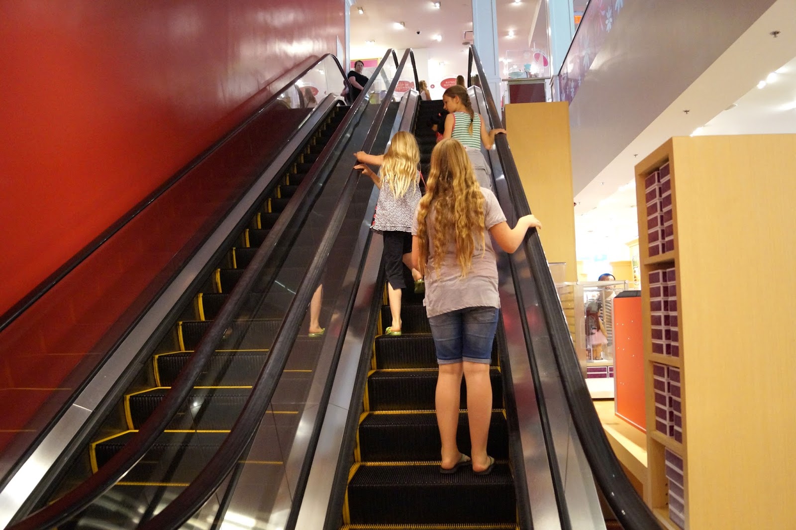 American Girl Doll Play: A Trip to the American Girl Store (Mall of ...