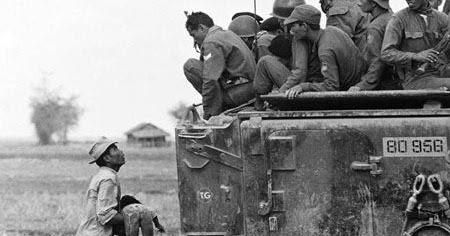 Journey through the past : War Photos