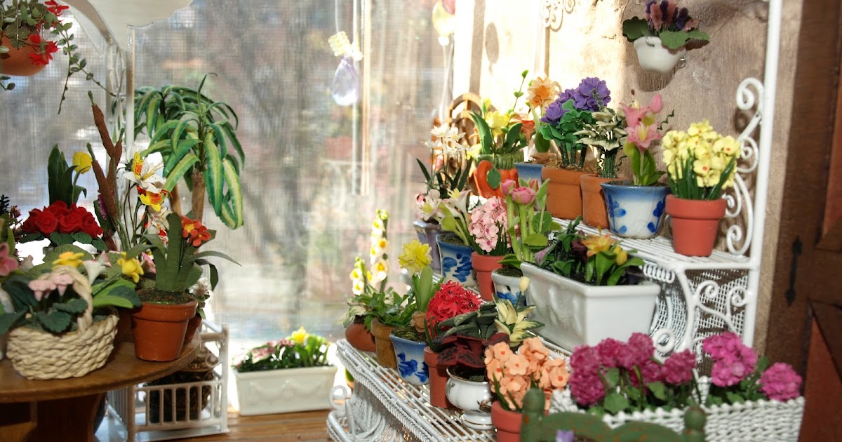 Itty Bitty Adventures: Miniature Monday: Flower Shop In Progress