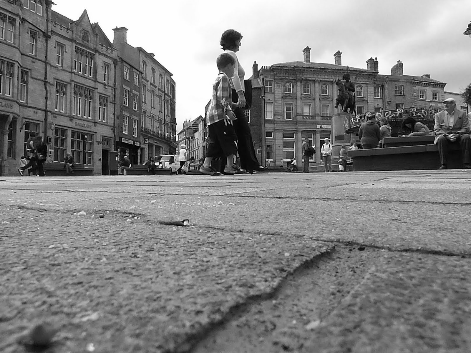 Photography on the Street: Low perspective