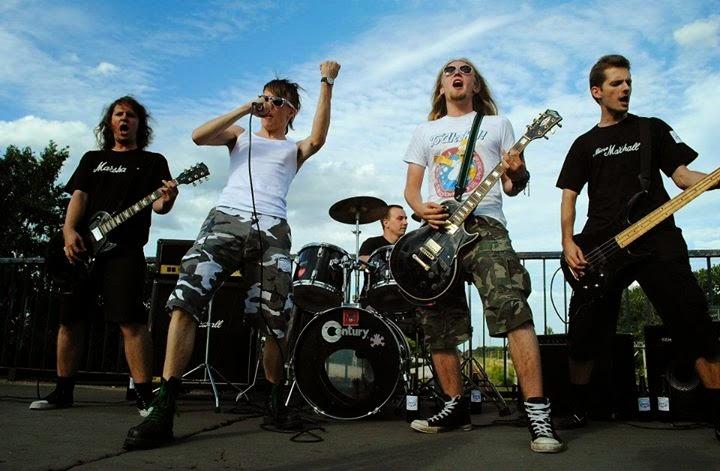 Bloody Reaper: Recenzja: Pull the Wire - W Polsce jest ogień! (2014)