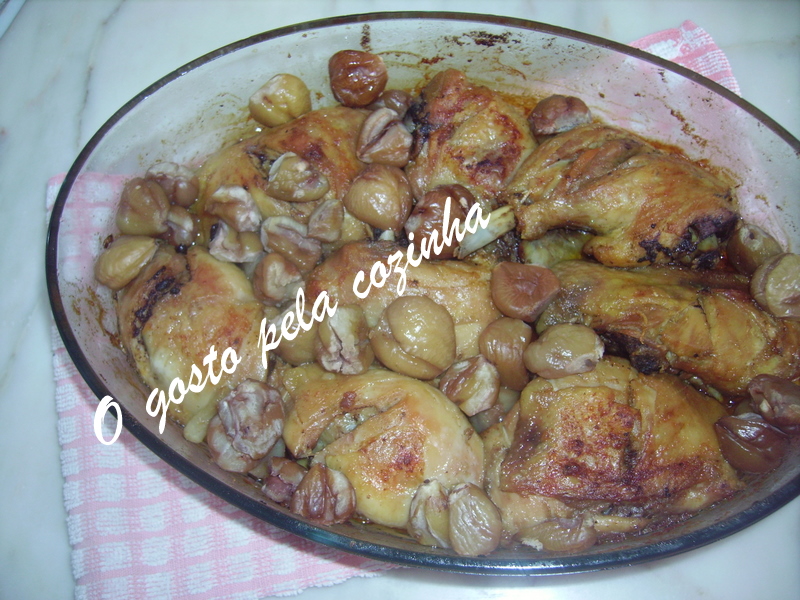 PERNA DE FRANGO ASSADO NO FORNO COM CASTANHAS
