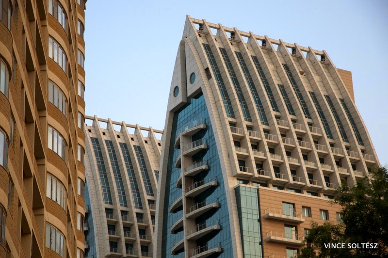 VINCE FROM HUNGARY: BAKU - ALTES PLAZA - LAKÓ IKERTORNYOK