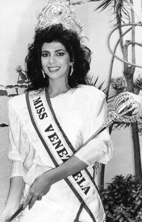 Esperanza disfrazada de sonrisa.: Reinas de Venezuela pero no del Universo.