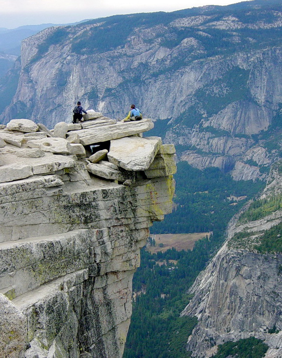 THE WORLD GEOGRAPHY: 10 Spectacular Overhanging Rocks