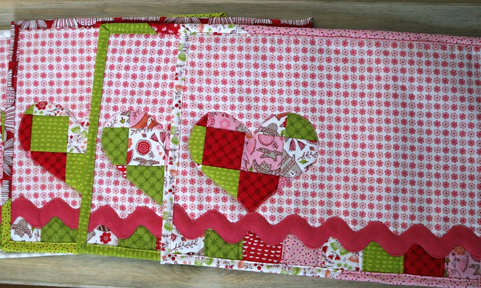 Sew Incredibly Crazy: Patchwork Heart Placemats