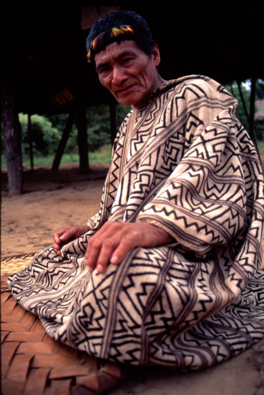 Gift of the Spider Woman: Spinning, weaving and womanhood among the ...