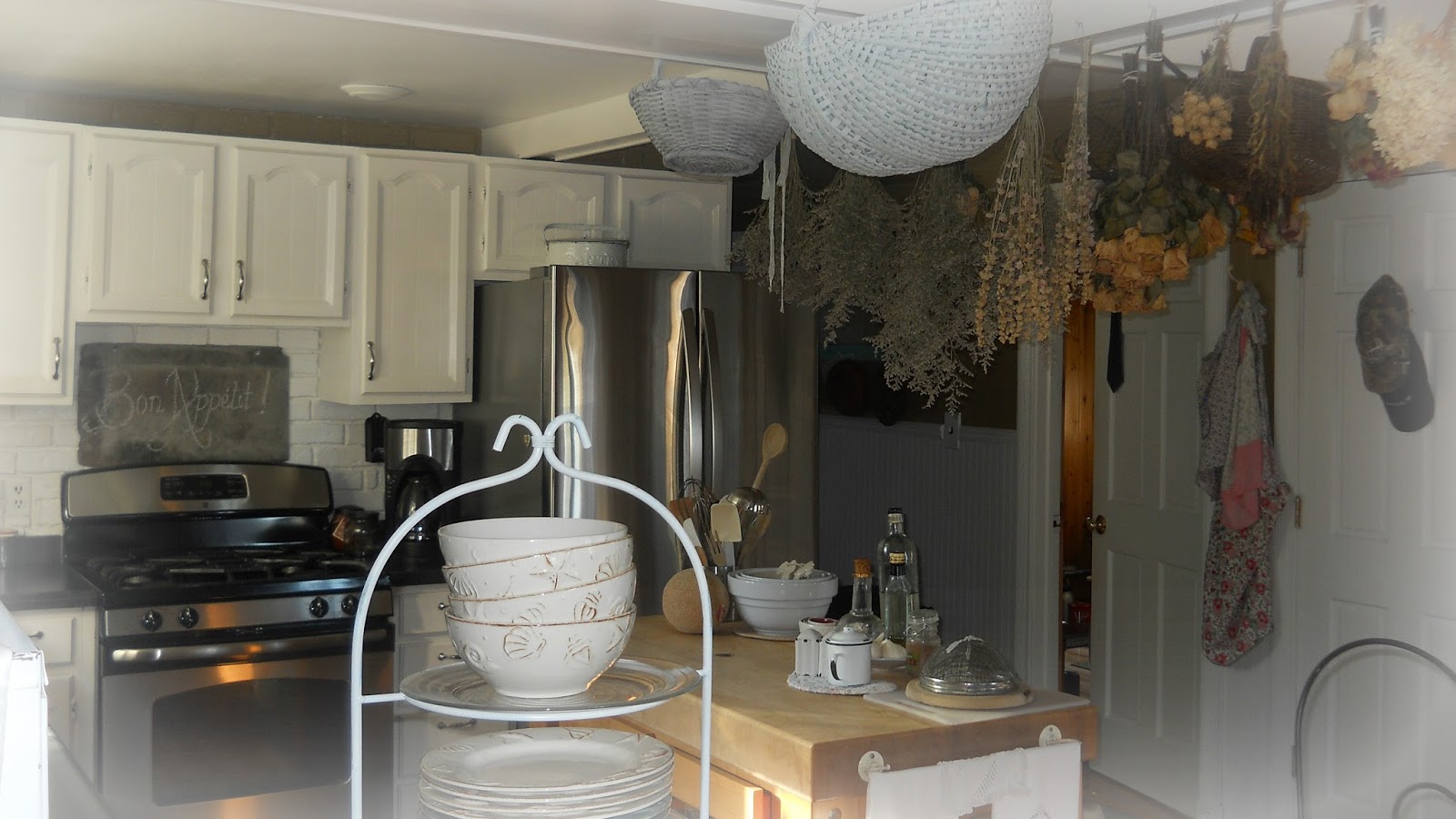 BLUEBIRDS AND MANDOLINS: My cluttered cottage.