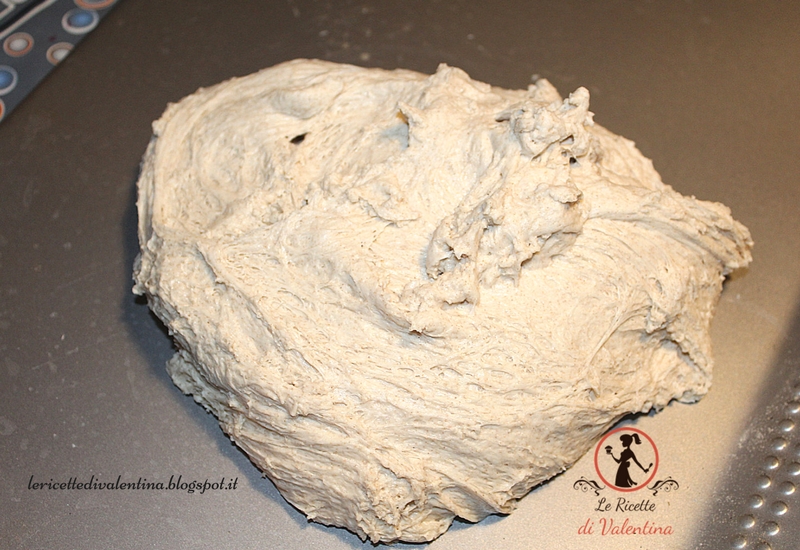 Impasto per pizza con la farina Petra 3 del molino Quaglia, lavorato ...
