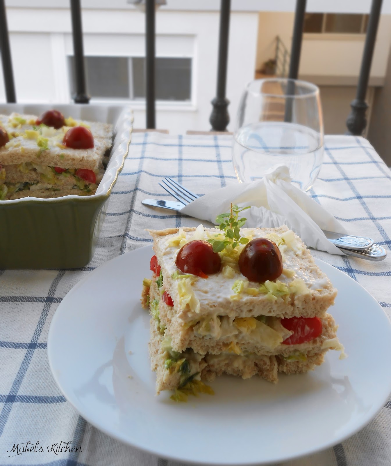 Pastel Frío de Pan de Molde con Pollo y Aguacate. - Mabel's Kitchen