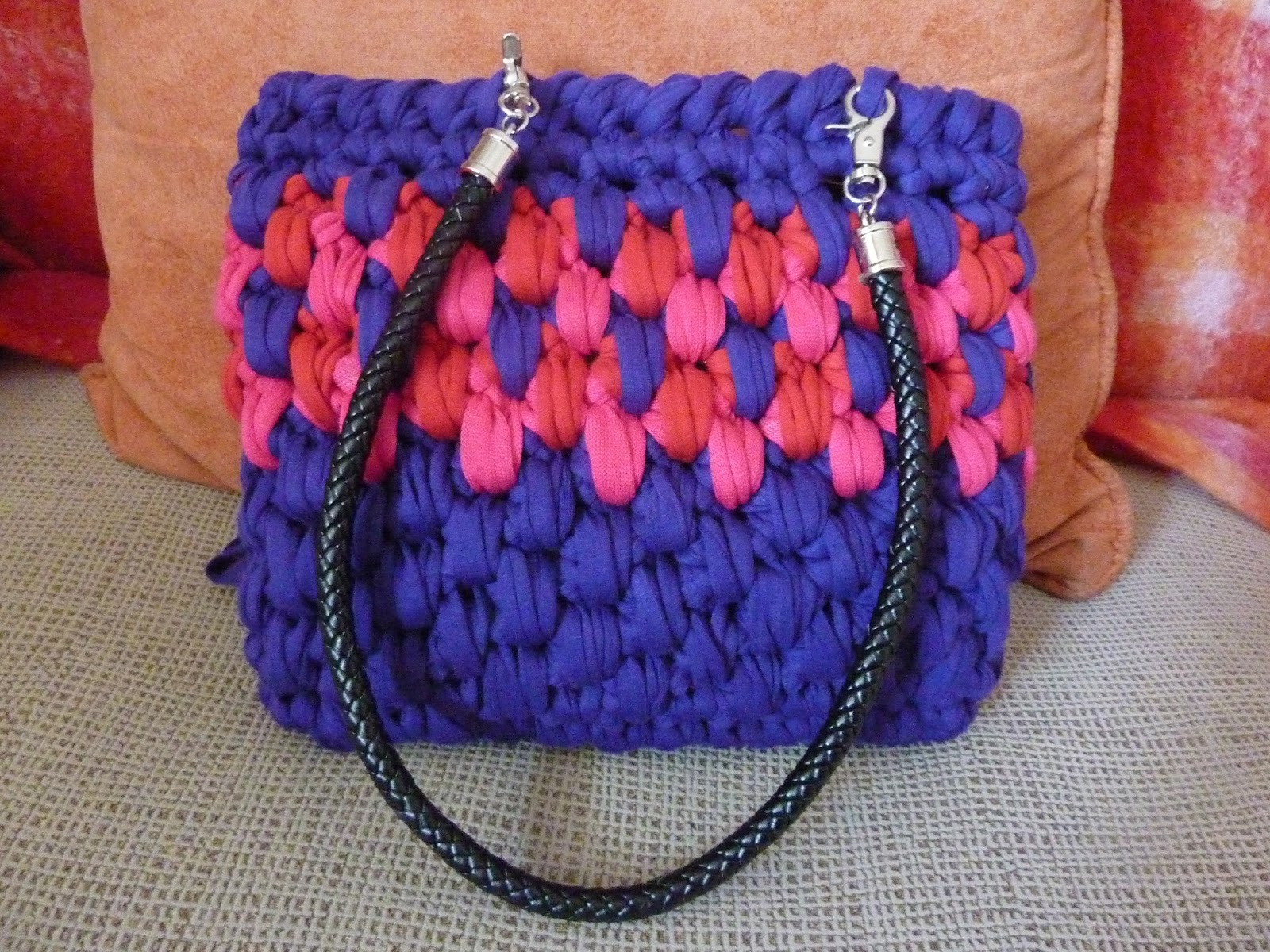 MARTA'S CROCHET PROJECTS: Mas bolsos de "trapillo"