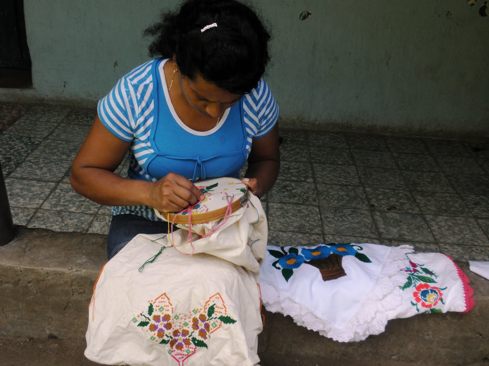 somosxinkas.com: EL BORDADO Y TEJIDO XINKA