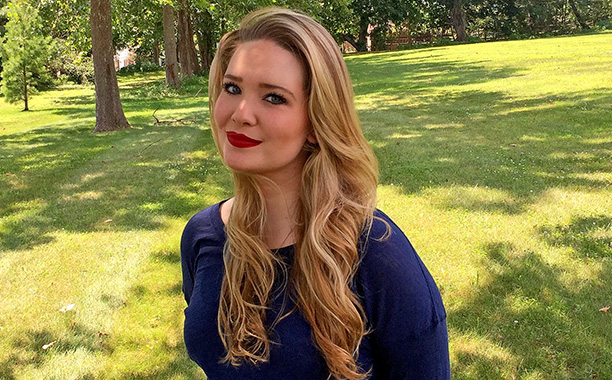 Sarah J. Maas irá escrever mais livros do universo de 'Trono de Vidro ...