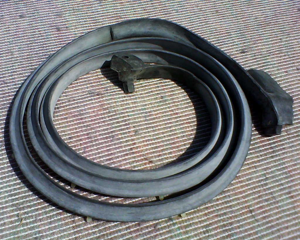 Sold - Opel Commodore B & Rekord D series Door Seal | Classic Opel Spares