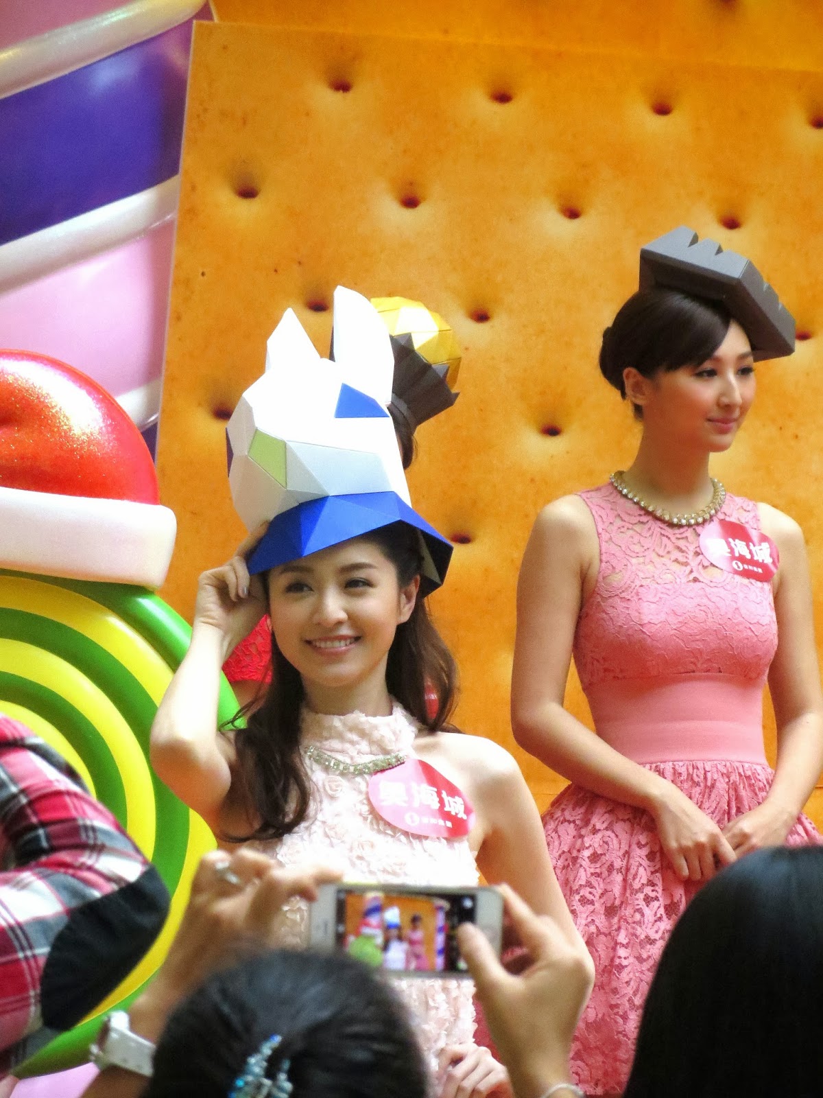 Paul Li Blog: 高海寧 Samantha Ko 、 沈卓盈 Jess Sum、 徐淑敏 Suki Chui「糖．紙．甜蜜聖誕」揭幕禮