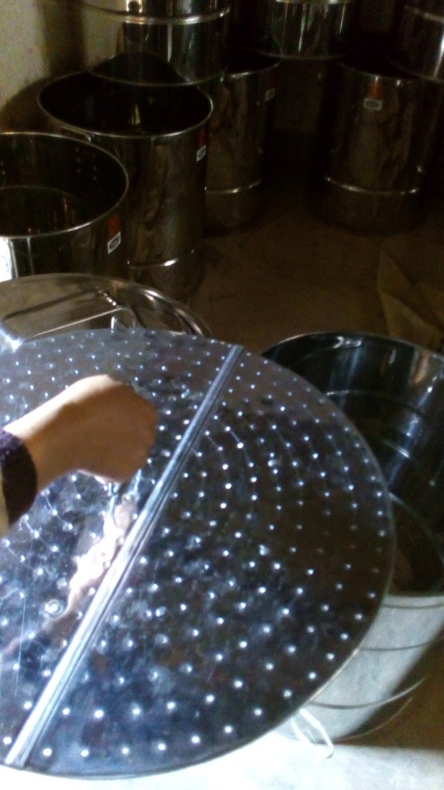 Pengrajin loyang dan langseng /tong air