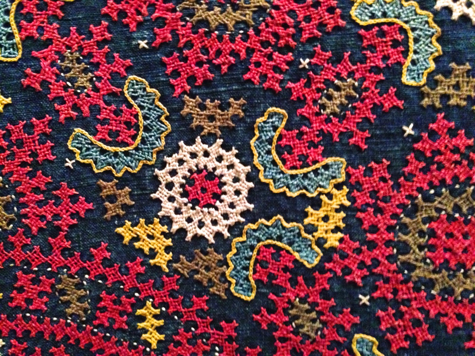 Marash Girl: Marash Nakhush - Embroidery from Marash at the Armenian ...